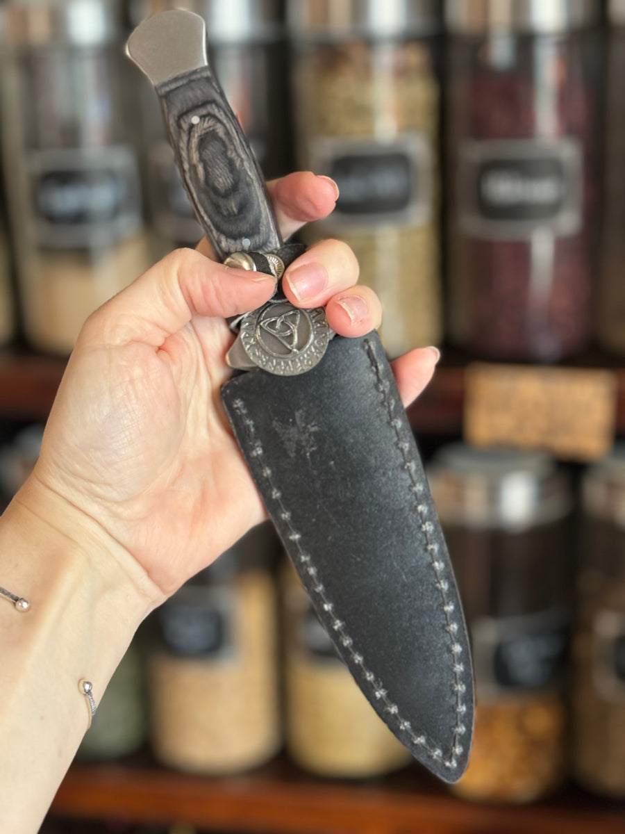 Norse Rune Triquetra Athame - Dagger - Altar Tool – thornandmoon